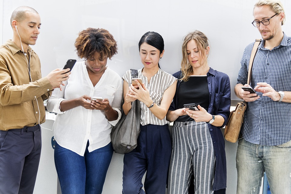 TOP 10 Smart Girly Gadgets that Every Lady MUST HAVE - AllOntario