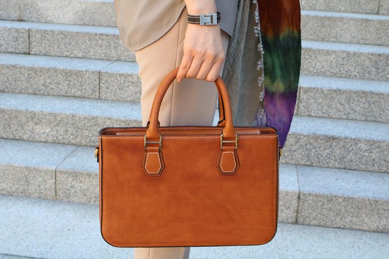 TOP 10 Smart Girly Gadgets that Every Lady MUST HAVE - AllOntario